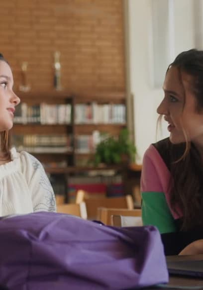 Watch Chicken Girls S05:E05 - Fun and Glory - Free TV Shows | Tubi