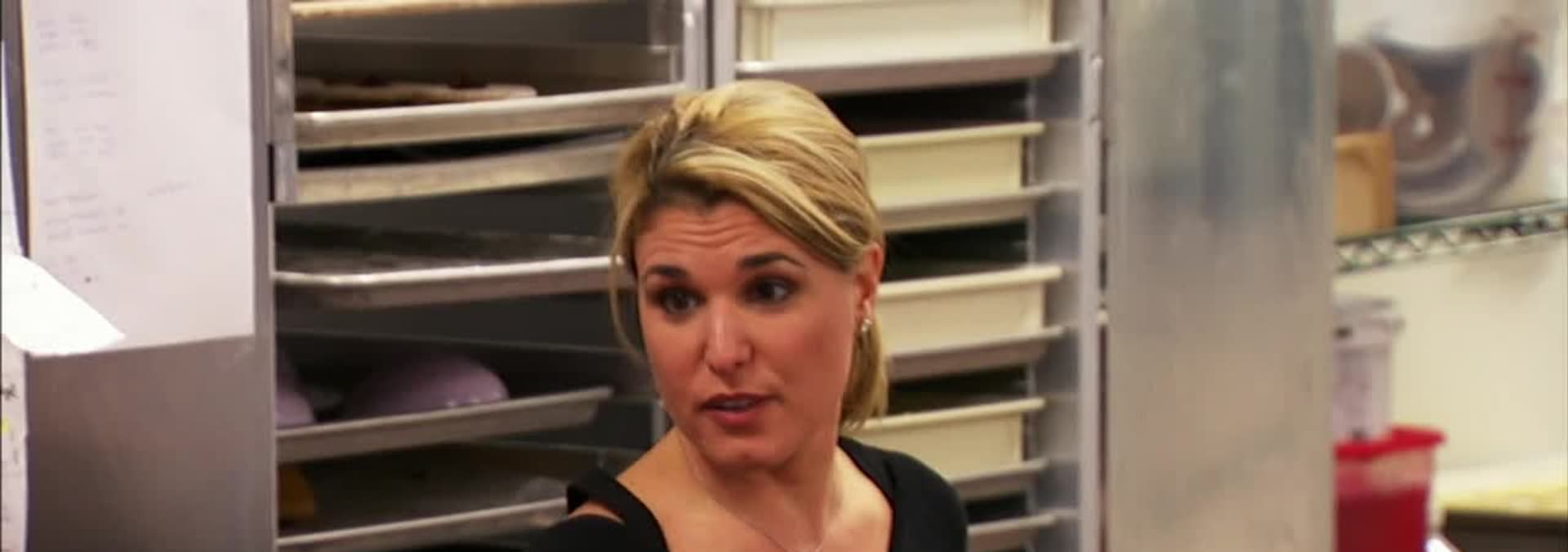 Watch Cake Boss S10:E04 - Pimp My Cake - Free TV Shows | Tubi