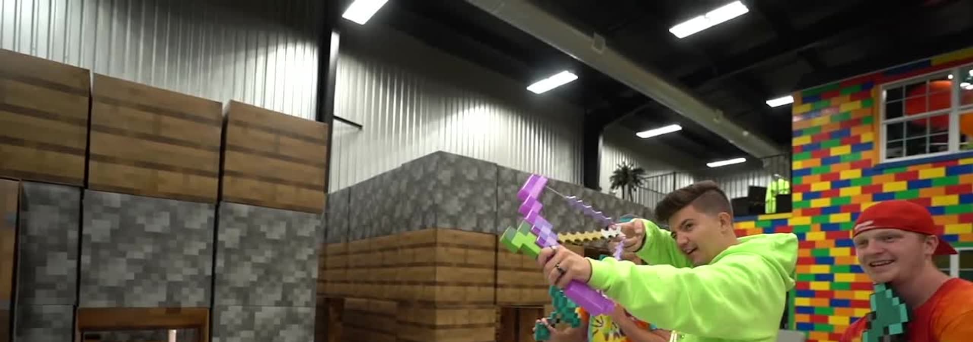 Watch Unspeakable S06:E01 - Last to Leave My Minecraft City Challenge ...