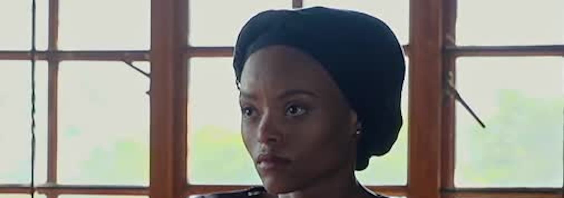 Watch The Queen S02:E01 - In Enters Gracious - Free TV Shows | Tubi