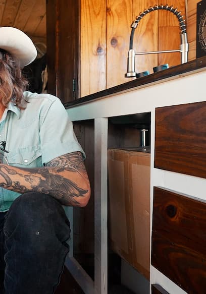 Watch Becoming Borderless S02:E03 - The Bluegrass School Bus - Free TV ...