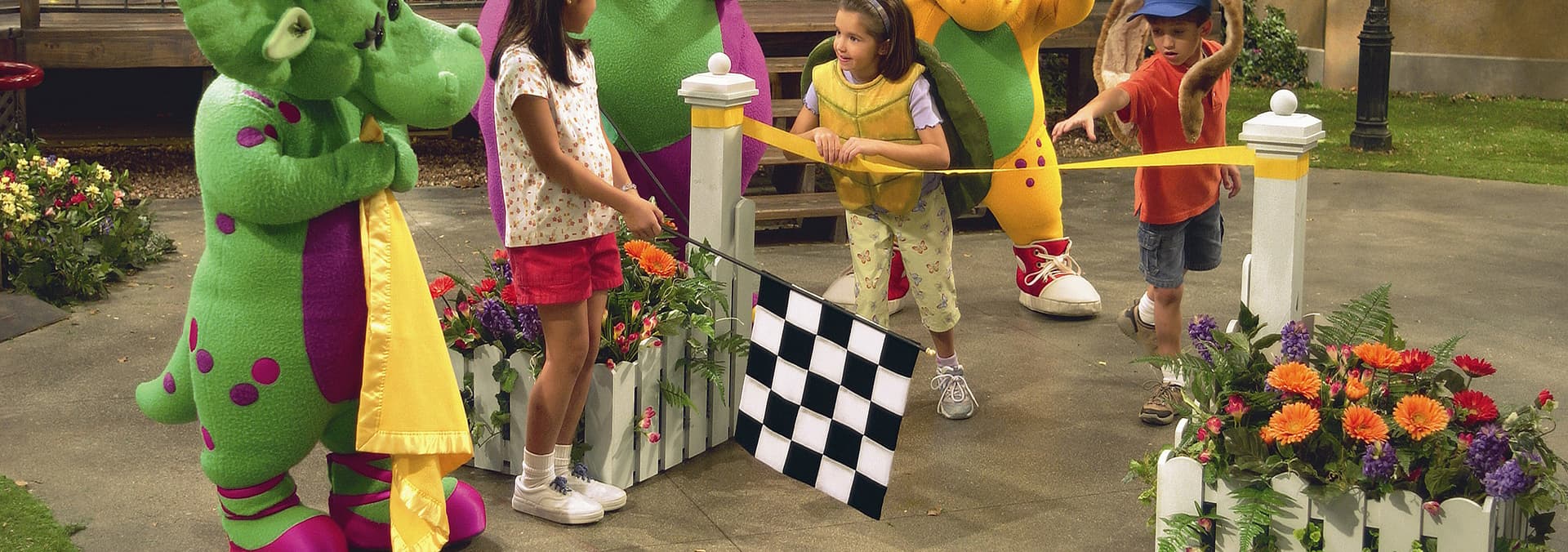 Watch Barney & Friends S09:E904 - Movin’ Along - Free TV Shows | Tubi