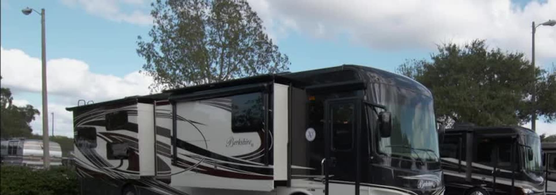 Watch Big Time RV S03:E04 - Daredevils and Dirt Bikes - Free TV Shows ...