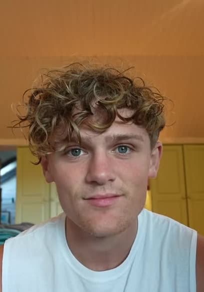 Watch Ryan Trahan S04:E15 - I Survived on 1 Euro cent for 1 Week: Day 6 ...