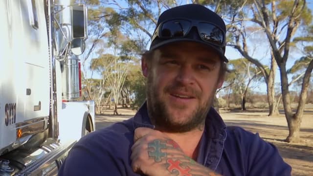Watch Outback Truckers S09:E01 - Croc-Crossing and Water Drilling ...