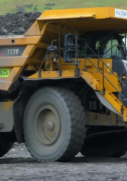 Watch Supertruckers S03:E05 - Navigating Tight Spaces - Free TV Shows ...