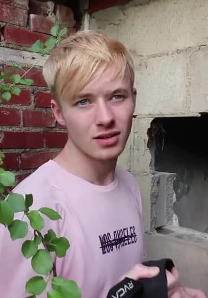 Watch Sam and Colby S08:E01 - Exploring an Abandoned Hospital - Free TV ...