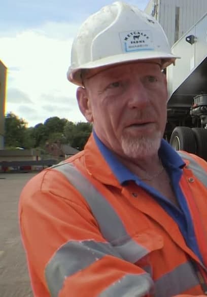 Watch Supertruckers S03:E02 - Oil Rig on the Move - Free TV Shows | Tubi