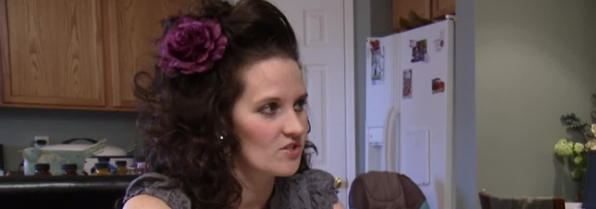 Watch Extreme Couponing S05:E06 - Callie vs. Melissa - Free TV Shows | Tubi