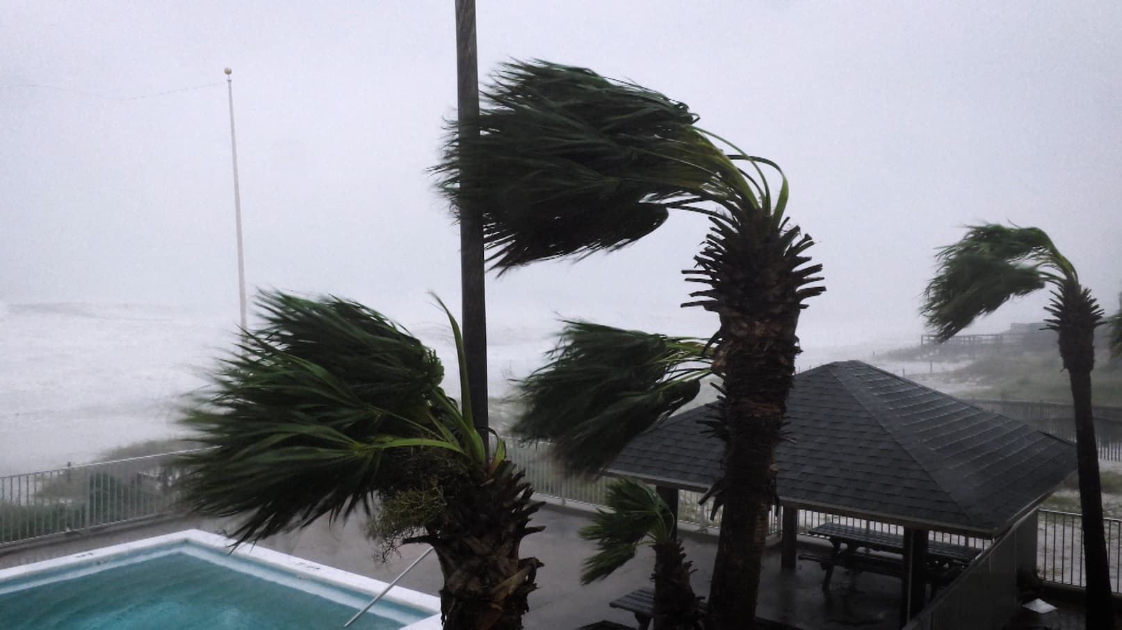 Watch Top 100 Weather Moments Streaming Online | Tubi Free TV