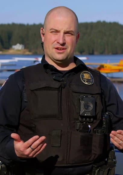 Watch Alaska PD S01:E06 - Theres the Good the Bad and Then Theres ...