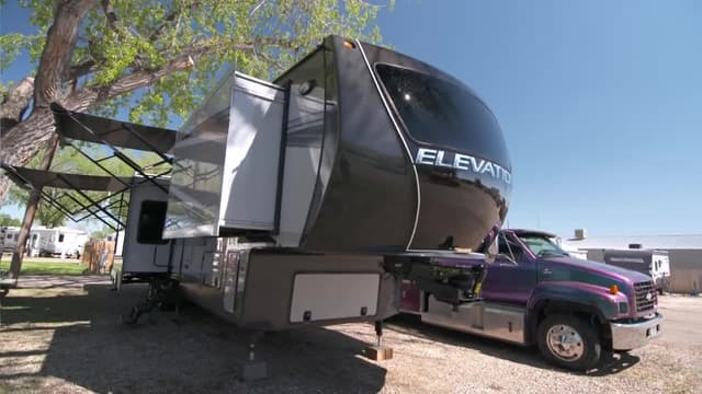 Watch Big Time RV S04:E02 - Home on the Road - Free TV Shows | Tubi