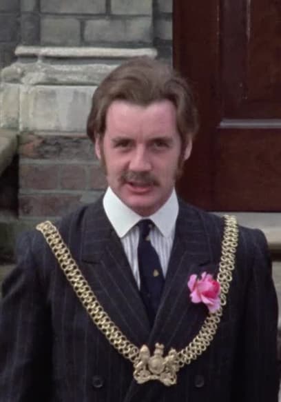 Watch Monty Python's Flying Circus S03:E01 - Whicker's World / Njorl's ...