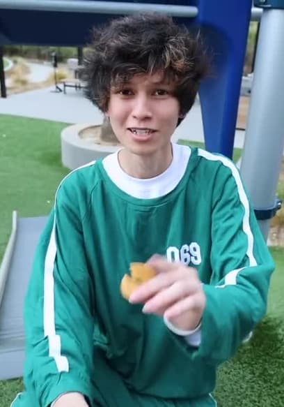 Watch Stokes Twins S06:E05 - "Squid Game" Honeycomb Candy Challenge ...