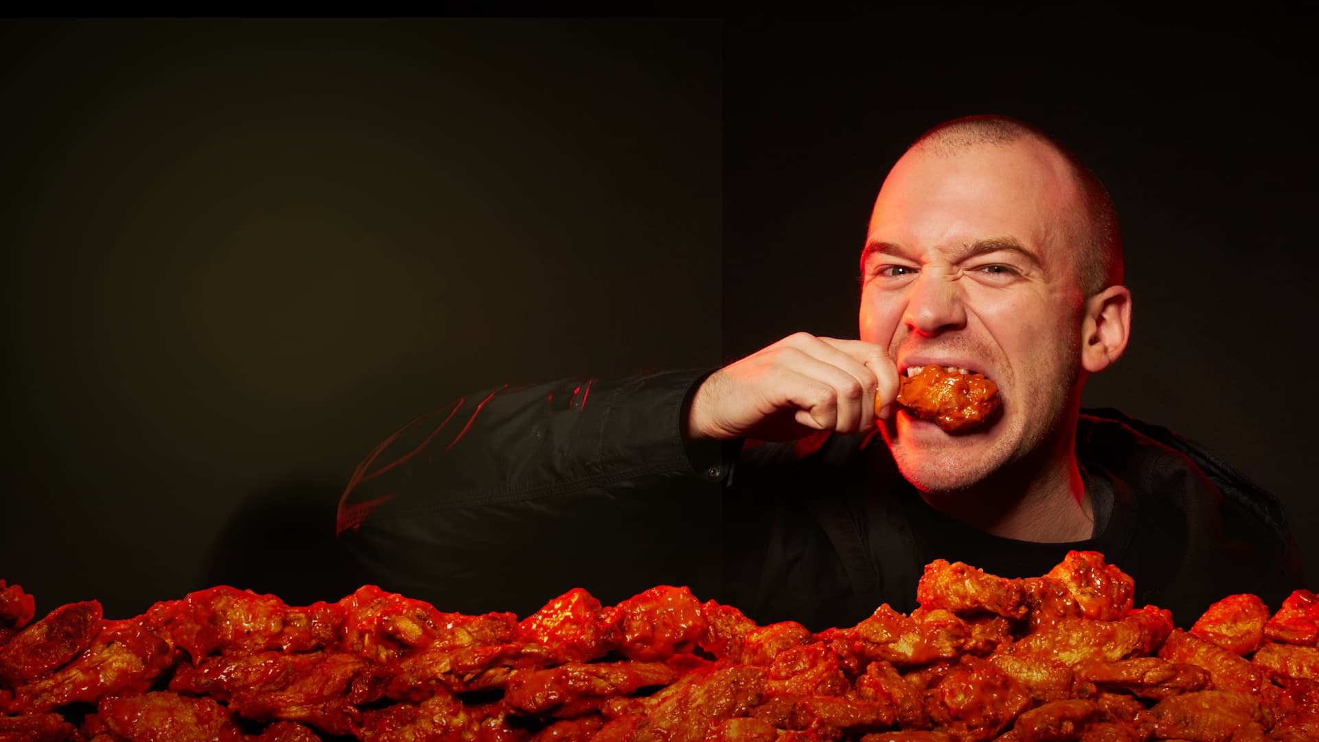 Watch Hot Ones S08:E08 - Shaq Tries to Not Make a Face While Eating ...