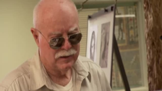 Watch Real and Chance: The Legend Hunters S01:E03 - Hogasaurus - Free ...