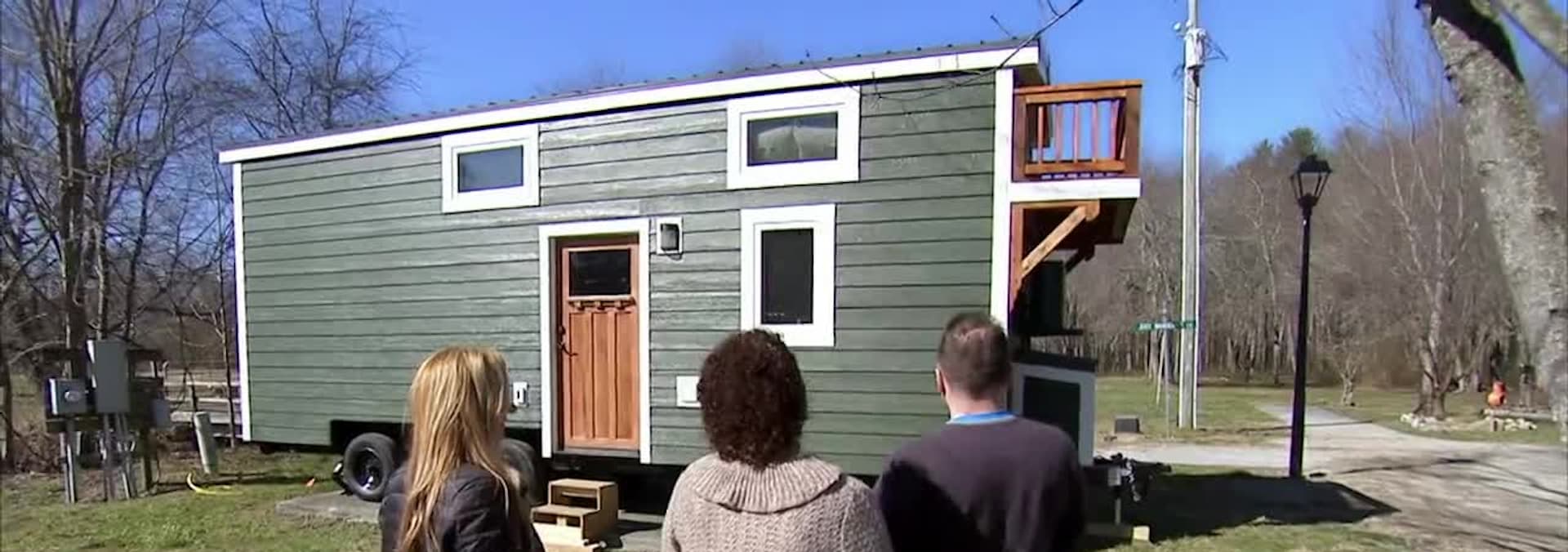 Watch Tiny House Hunters S03:E18 - Building Their Own Tiny Home - Free ...