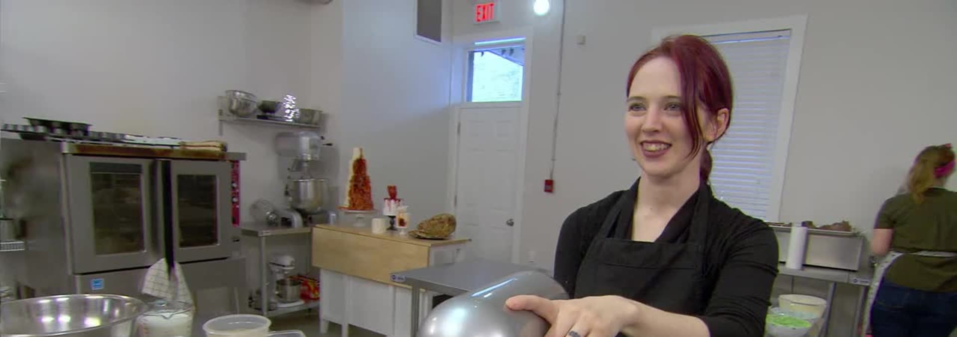 Watch Best Cake Wins S01:E01 - Triple Monster Threat - Free TV Shows | Tubi