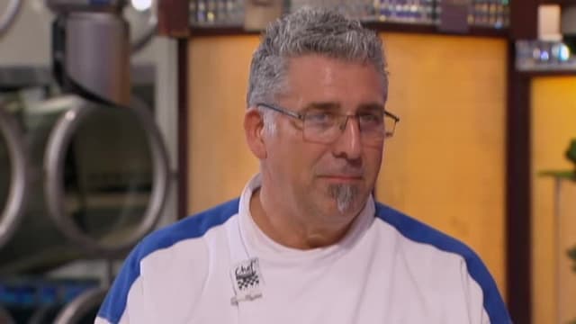 Watch Hell's Kitchen en Español S11:E10 - 12 Chefs Compiten - Free TV ...