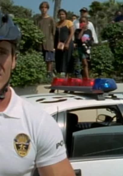 Watch Pacific Blue S02:E05 - Point Blank - Free TV Shows | Tubi