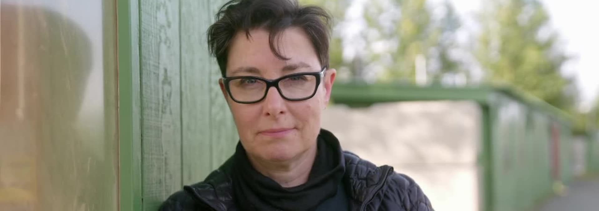 Watch Sue Perkins: Into Alaska S01:E01 - Episode 1 - Free TV Shows | Tubi