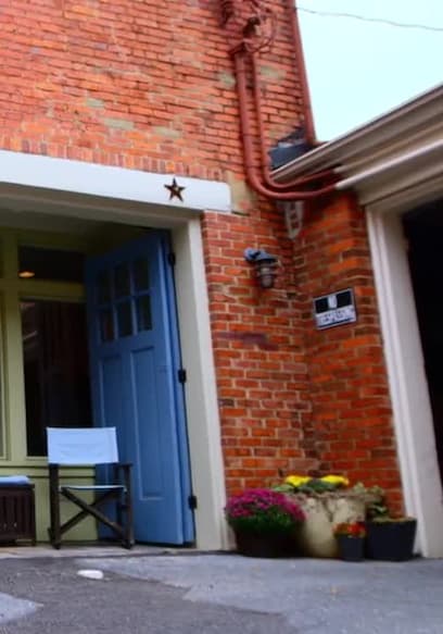 Watch You Live in What? S03:E12 - Saloon, Bakery, Windmill - Free TV ...