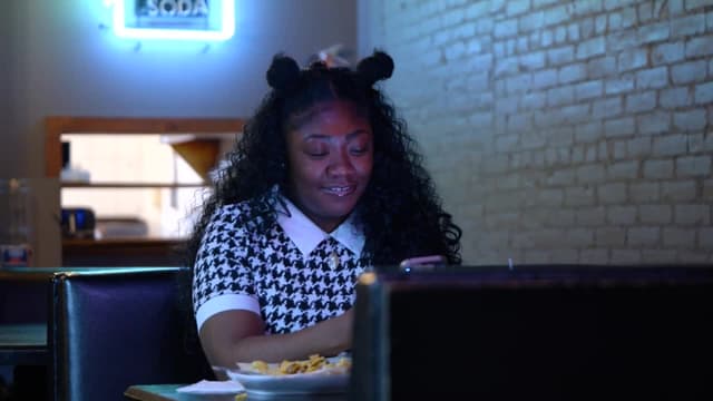 Watch Juicy S06:E07 - Back Again - Free TV Shows | Tubi