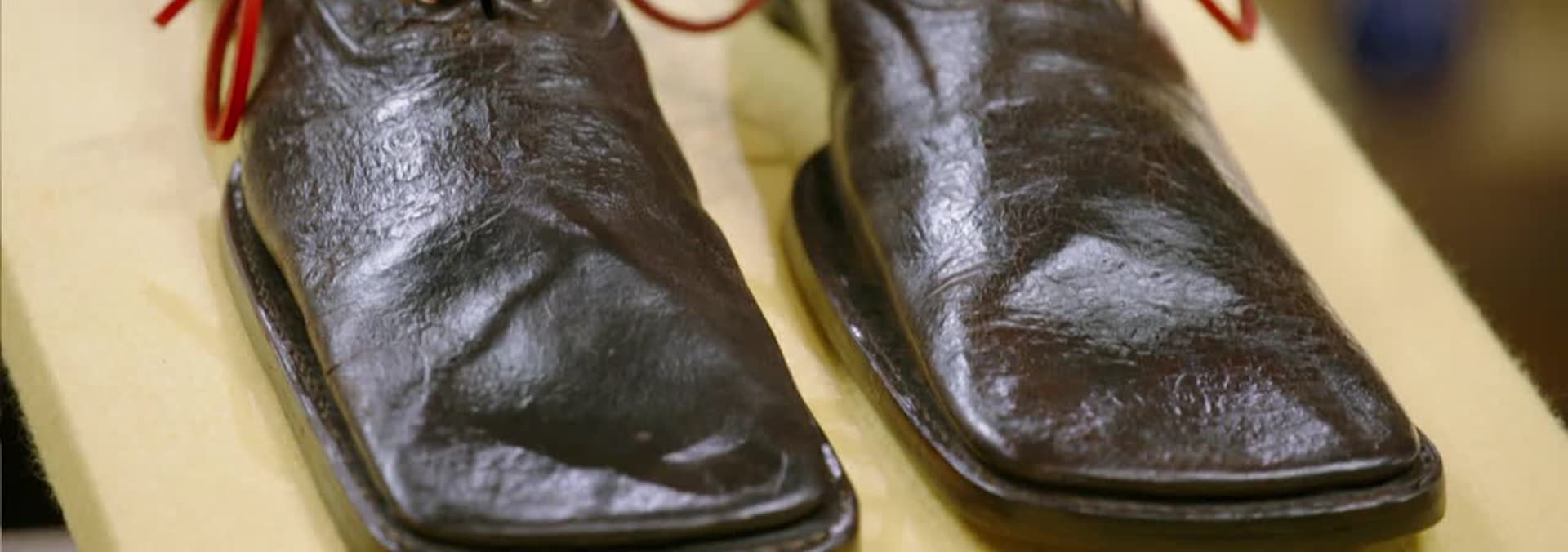 Watch The Repair Shop S07:E46 - Rickety Table, Clown Shoes, Victorian ...