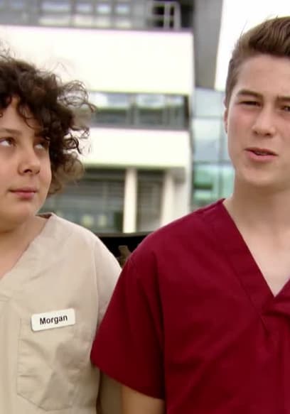 Watch Junior Vets S01:E08 - Double Emergency - Free TV Shows | Tubi