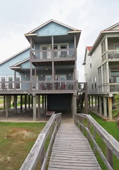 Watch Beach Hunters S05:E11 - Lone Star State Beach Home - Free TV ...