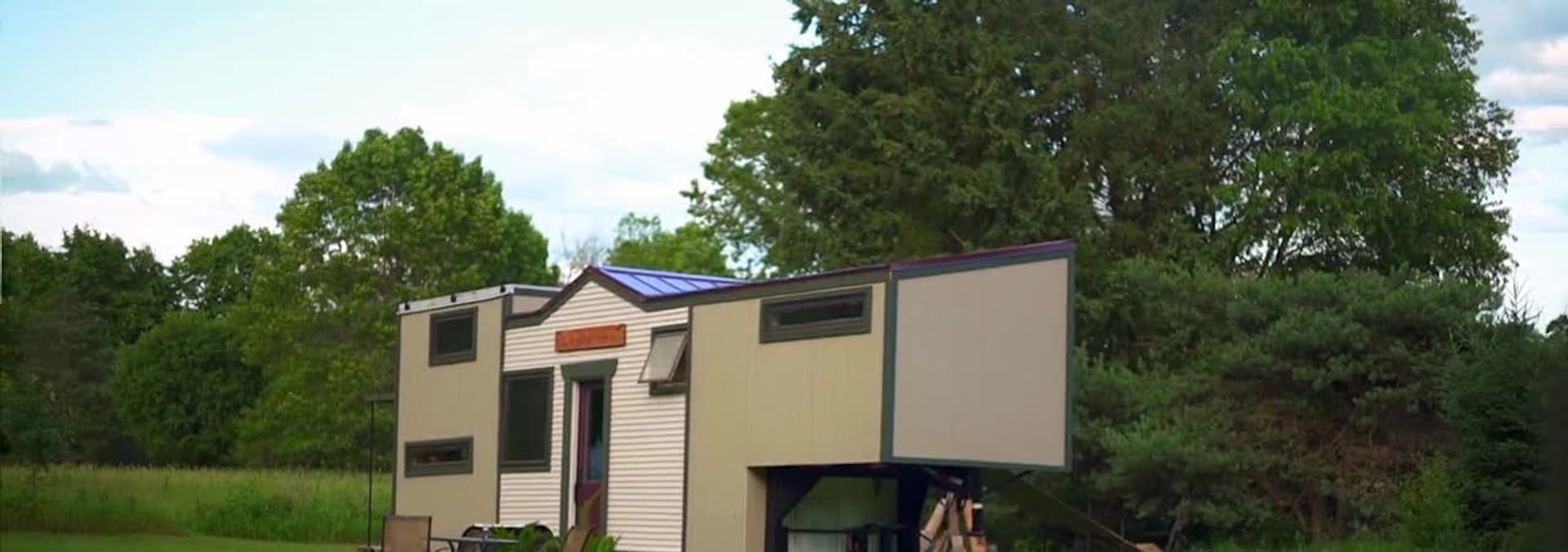 Watch Tiny House, Big Living S06:E07 - Tiny Honeymoon House - Free TV ...