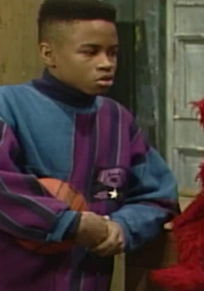 Watch Sesame Street S22:E103 - Elmo and His Friends Play Wubbaball ...