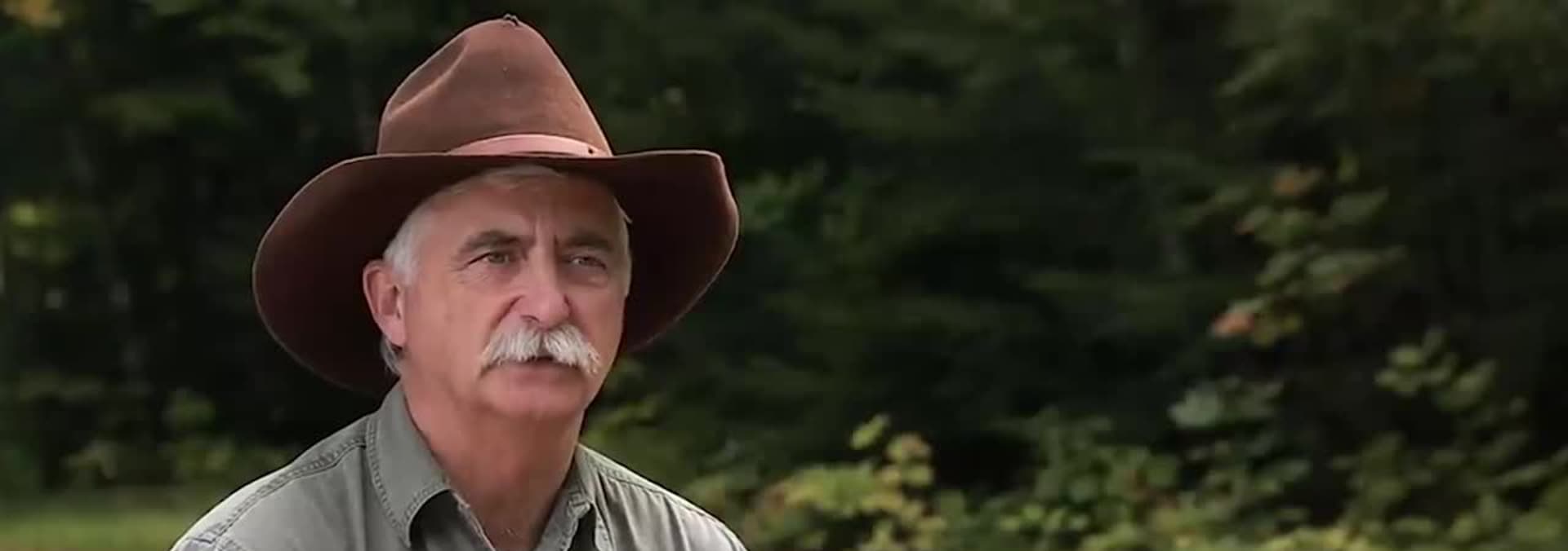 Watch Mantracker S04:E08 - Renee and Kiani - Free TV Shows | Tubi