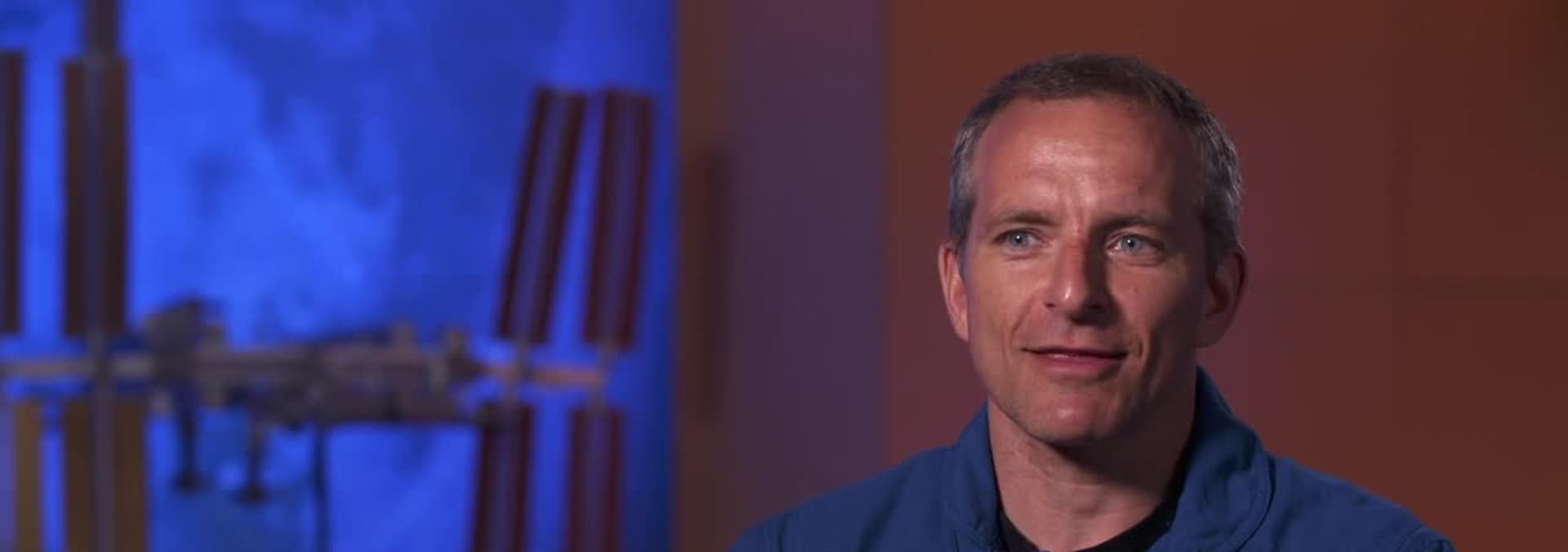 Watch Xploration Outer Space S04:E08 - Canadian Space Agency - Free TV ...