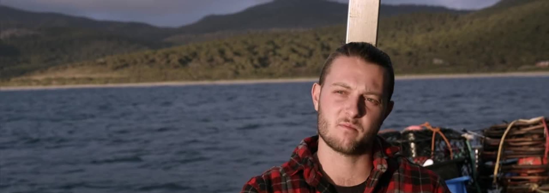 Watch Giant Lobster Hunters S03:E03 - Episode 3 - Free TV Shows | Tubi