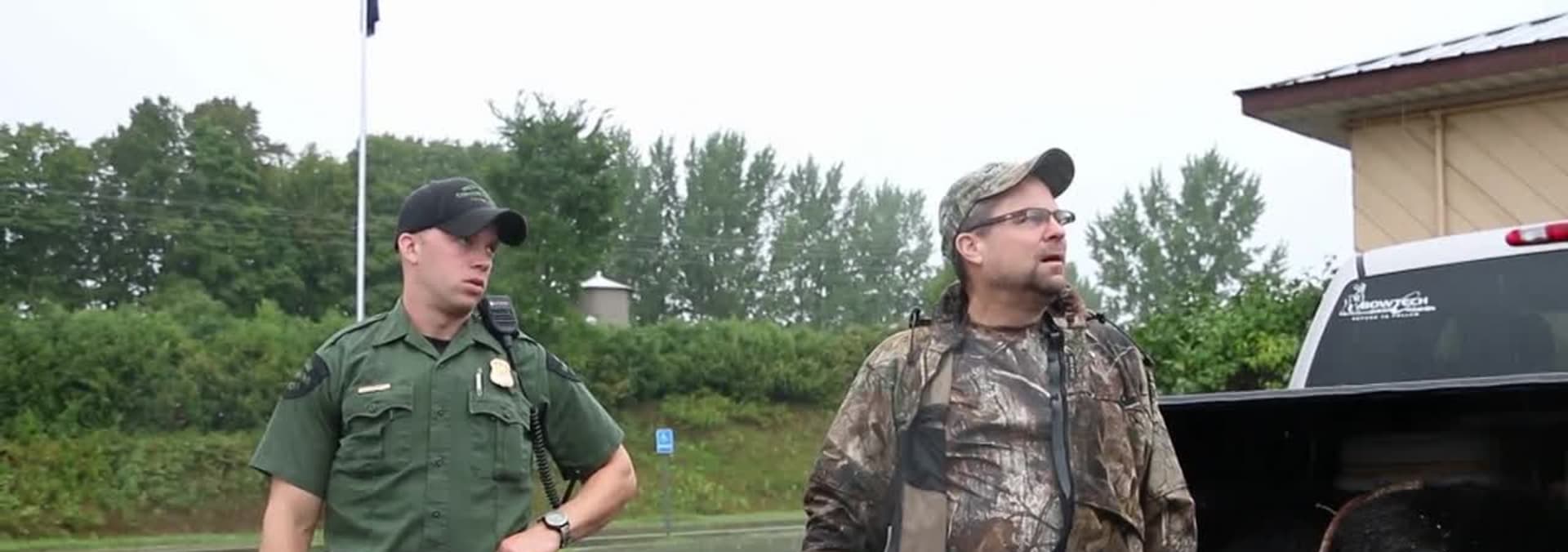 Watch Wardens S07:E01 - Three Stories, One Bear - Free TV Shows | Tubi