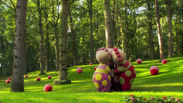 Watch In the Night Garden S01:E02 - Tombliboos' Waving Game - Free TV ...