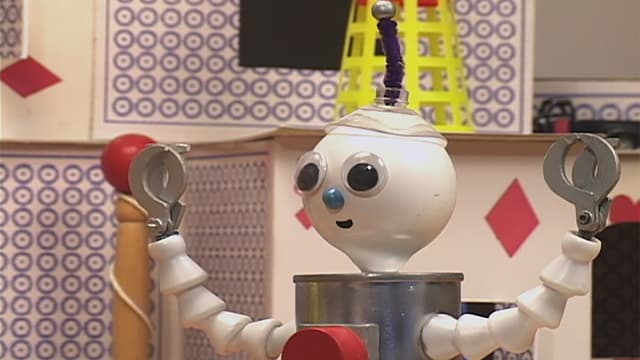 Watch I Spy S02:E10 - A Rundown Robot / a Game That's Not the Same ...