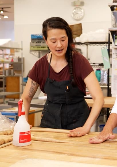 Watch Taste Buds With Stephanie S01:E17 - Bread Winners - Free TV Shows ...