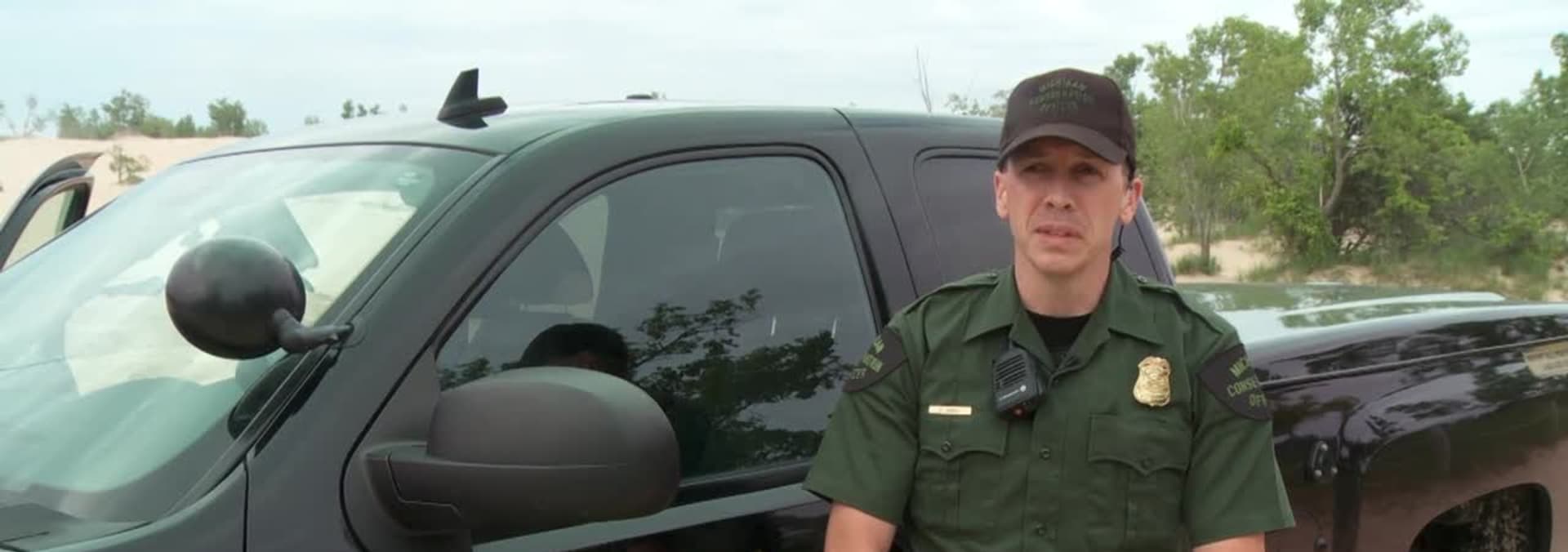 Watch Wardens S07:E04 - Buggy-Ing Out - Free TV Shows | Tubi