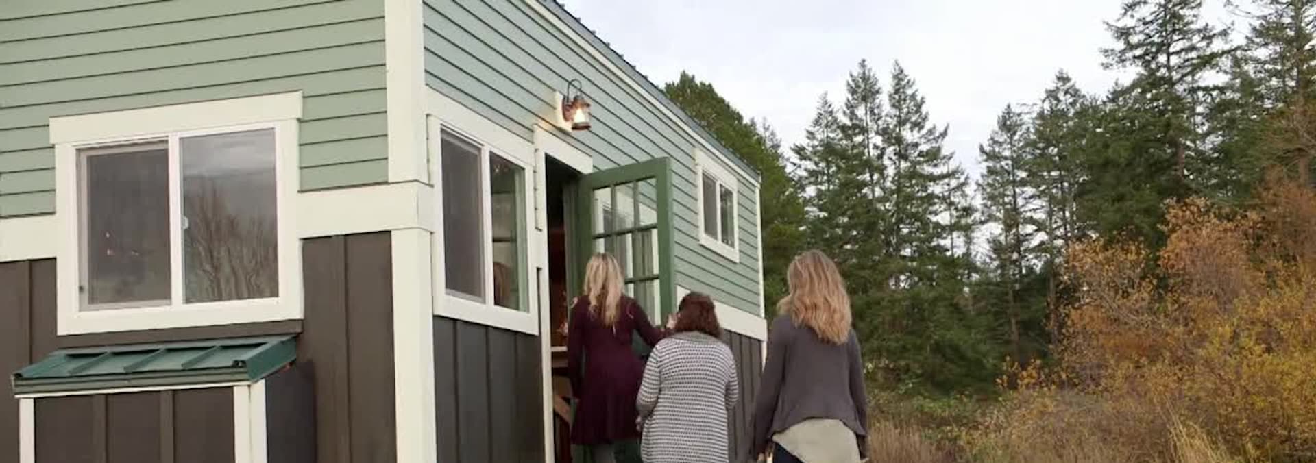 Watch Tiny House, Big Living S07:E09 - Tiny Upcycled Island Home - Free ...