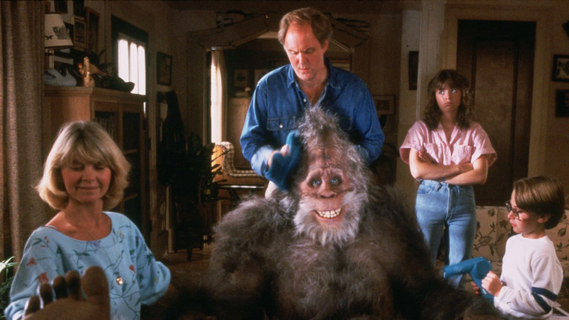 Watch Harry and the Hendersons (1987) - Free Movies | Tubi