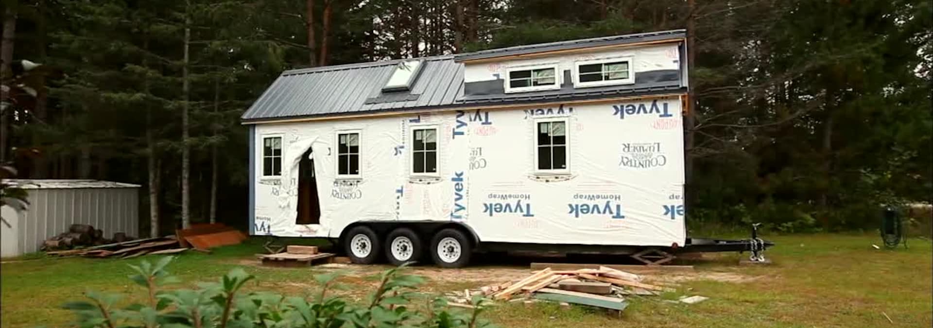 Watch Tiny House, Big Living S02:E04 - Tricked-Out Tiny House - Free TV ...