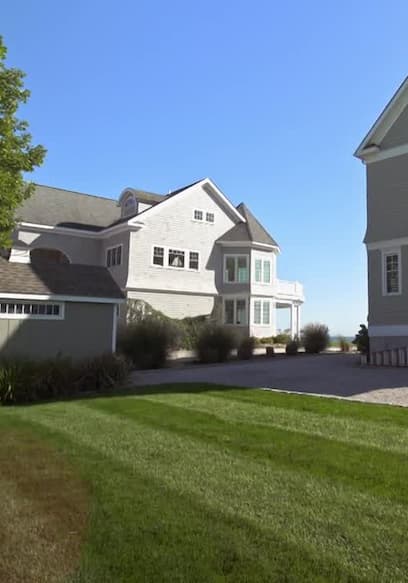 Watch Beach Hunters S07:E01 - Connecticut Family Beach Home - Free TV ...