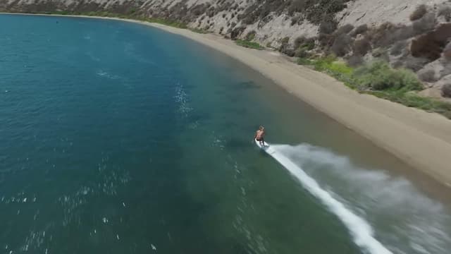 Watch SkidKids S01:E05 - Pros Try Riding a $25,000 Surfboard - Free TV ...