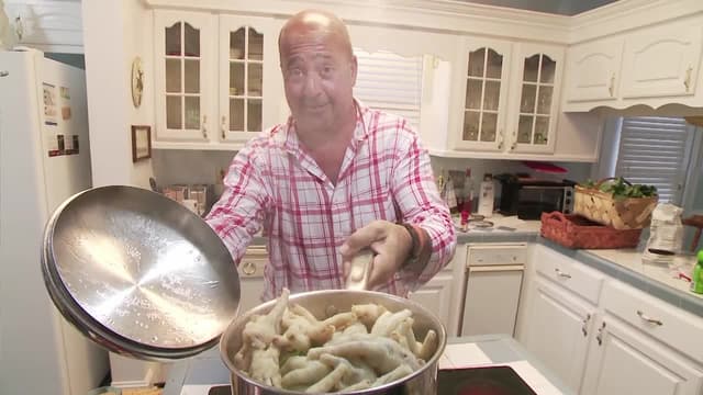 Watch Bizarre Foods America S01:E08 - Savannah - Free TV Shows | Tubi