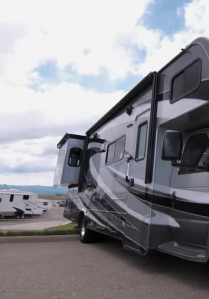 Watch Big Time RV S04:E07 - Game On - Free TV Shows | Tubi