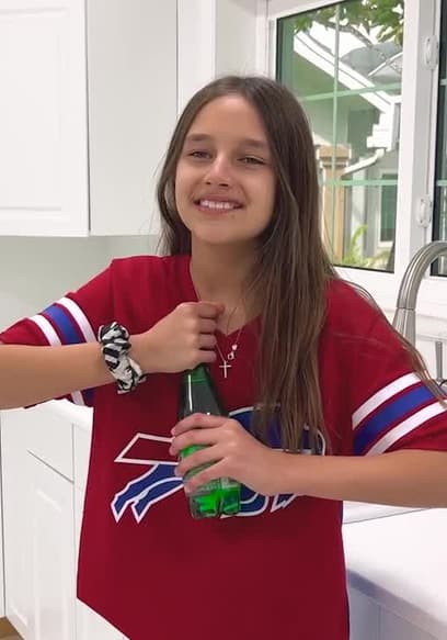 Watch Like Nastya S03:E04 - Nastya's Big Life Lessons: Hobbies, Friendship, and Growing Together ...