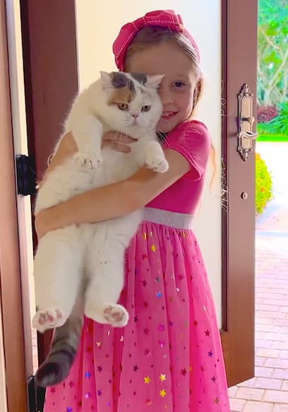 Watch Like Nastya S03:E02 - Nastya's Hollywood Holiday Adventures: Home ...